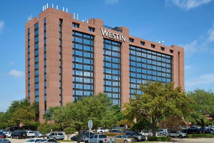 Dfw Airport Shuttle + Rooftop Pool Views - Grapevine, TX