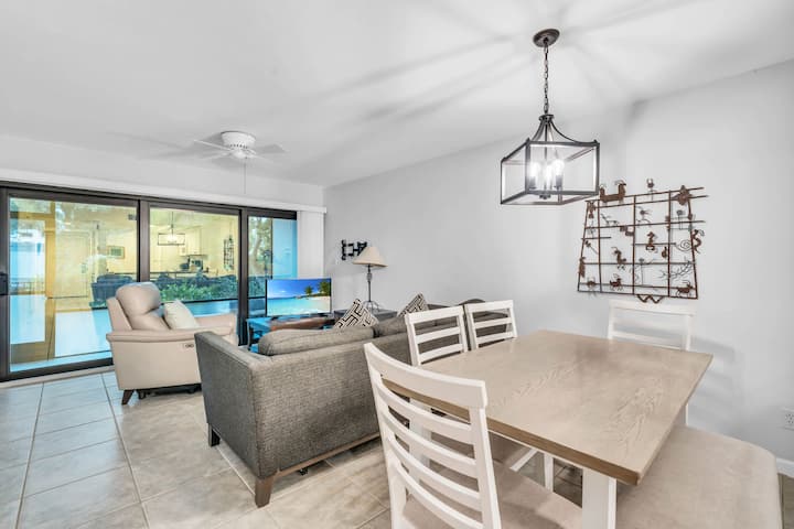 First Floor - Quick Walk To Amenities! - Naples
