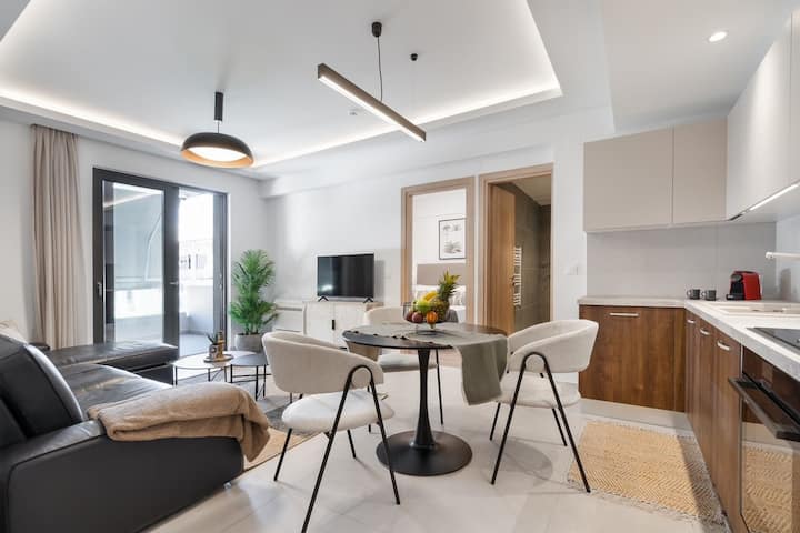 Comfy Apt Terrace&parking, 800 M To Old Town/beach - ハニア
