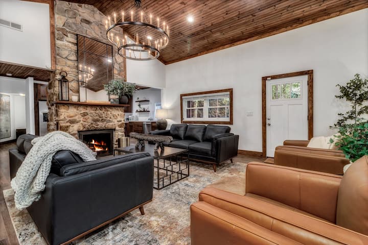 Black Mountain Escape With Hot Tub & Fire Pit At - Black Mountain, NC