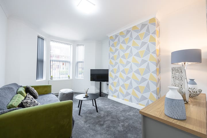 Modern Spacious 6bd Haven 8 Min From City Centre - Rochdale