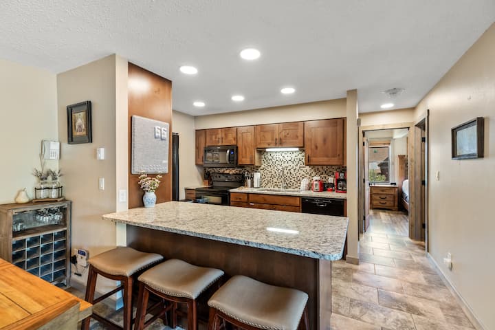 Alpine Comfort Just Steps From The Slopes! - Steamboat Springs