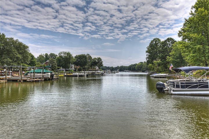 Shades Of Summer By Avantstay | Gazebo, Dock, View - Denver, NC