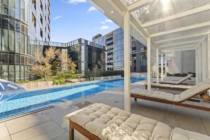 Refined 2-bed With Luxurious Building Amenities - Belconnen