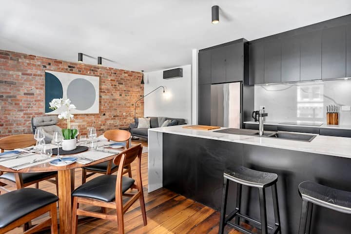 Explore The Quaint Cafe Locale From Saddlers House - Hobart