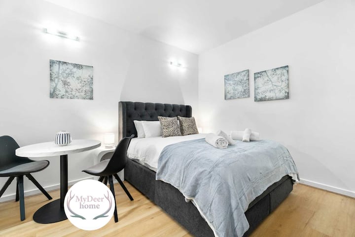 Charming City Escape Stylish Cbd Suite With Wifi - Adelaide
