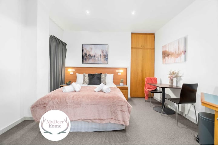 Urban Oasis Chic Cbd Suite With Wifi - Walkable - Adelaide
