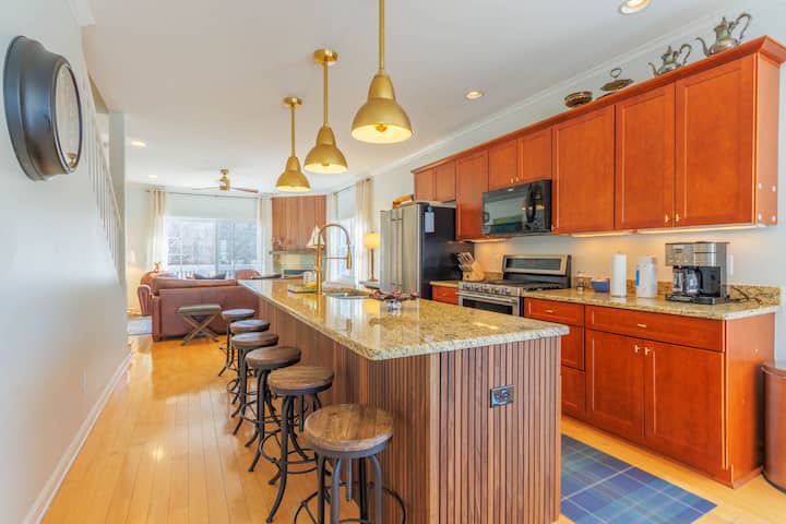 Butler Street Condo #16 In Saugatuck Downtown! - Saugatuck, MI