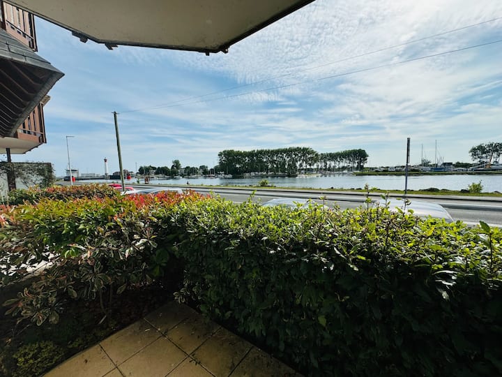 Beau Studio Avec Terrasse - Vue Sur Le Port - Ouistreham