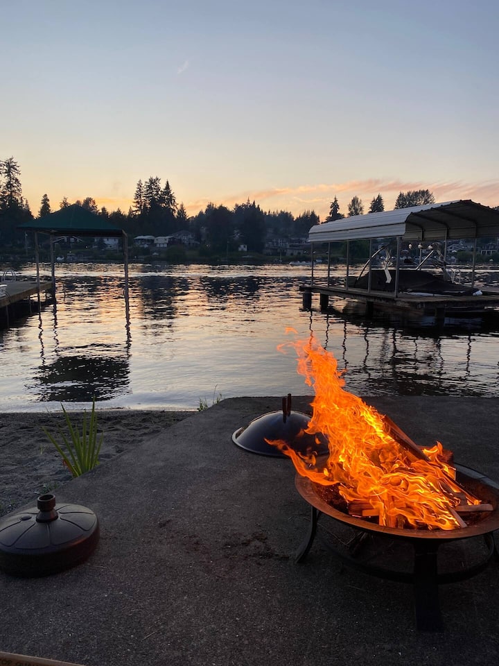 Lake Front Property On Beautiful Lake Stevens - Lake Stevens, WA