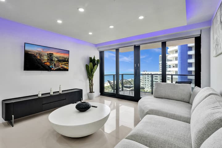 Stunning Ocean View Beach Retreat / 1205 - Miami Beach, FL