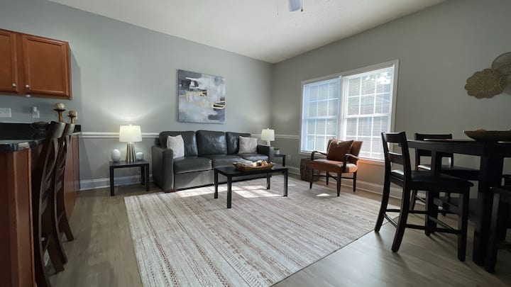 Trendy 2br Haven W/ Garage & Top Amenities - Johnson City, TN