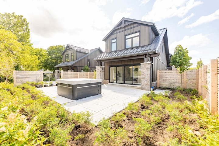 Luxury On Sturgeon Lake, Hot Tub, Bbq, Wi-fi - Lindsay