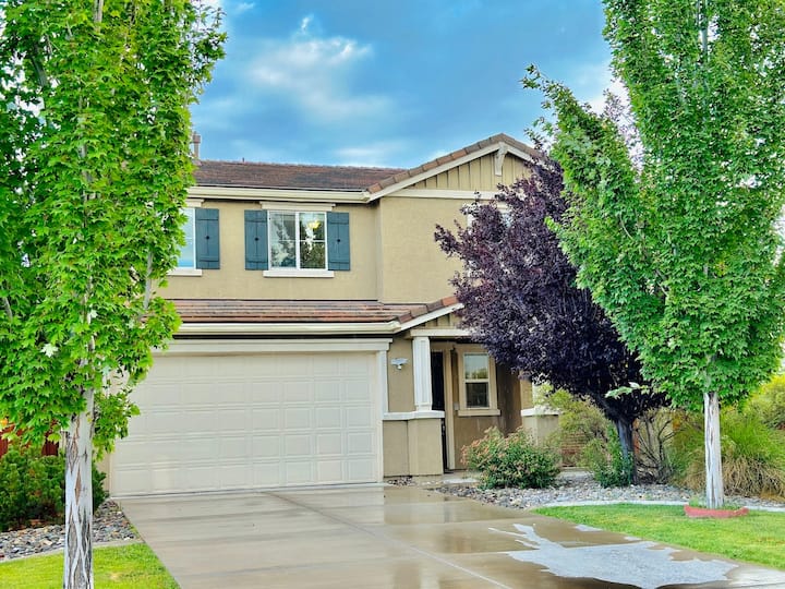 4bedroom/ Long Driveway/9 Beds/6tvs/sleeps16 - Reno, NV