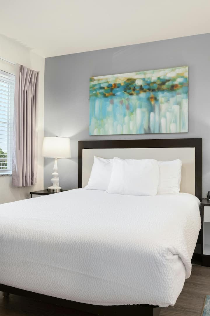 One Bedroom Suite With Kitchen - Maple Grove, MN