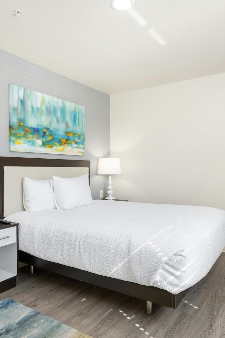 Two Bedroom Suite With Kitchen - Plymouth, MN