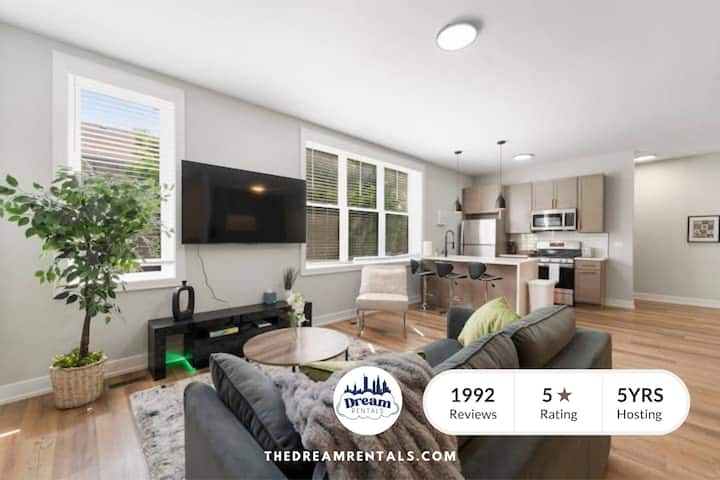 Cozy 2 Bed & 3 Bath Chicago Condo In Pilsen - Chicago
