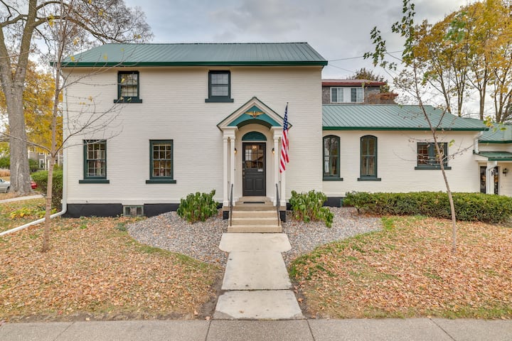 Charming Home: 3 Blocks To Winona State University - Winona, MN
