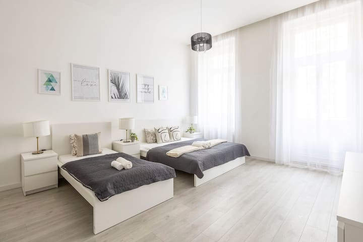 Exclusive Downtown Dream Home By Prestige Gallery - Budapest