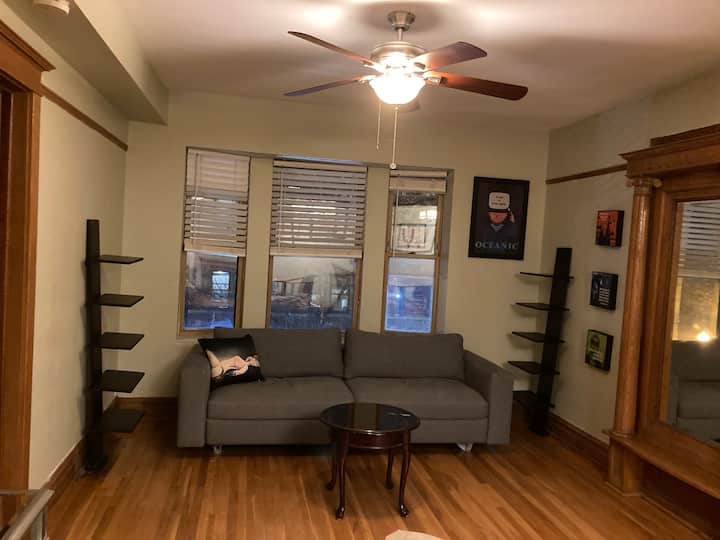 5 Bedroom Sleeps 12 In Boystown - Chicago, IL