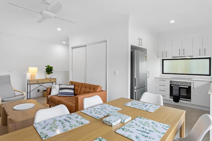 Riverside 3-bed Home With Study Nook And Bbq - Brisbane