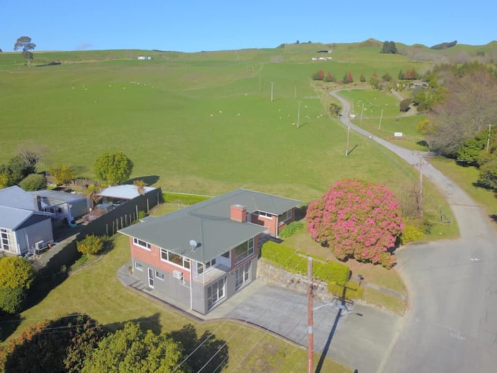 All Seasons Escape | Great Hilltop Location - Rotorua