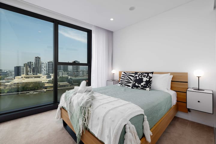 Luxury Euro Furniture,firework,180°city River View - Brisbane