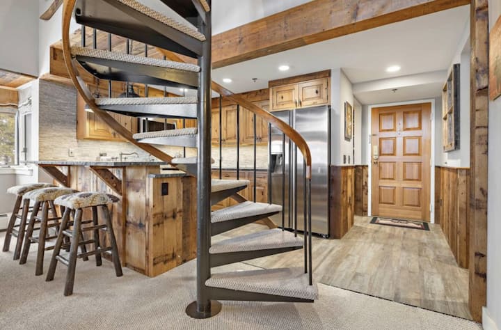 Village Watch Lux Loft - Stratton Mountain, VT