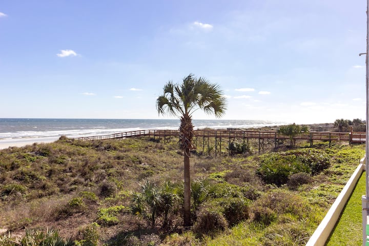 Wonderful Direct Ocean Front 1 Bedroom. - Crescent Beach, FL