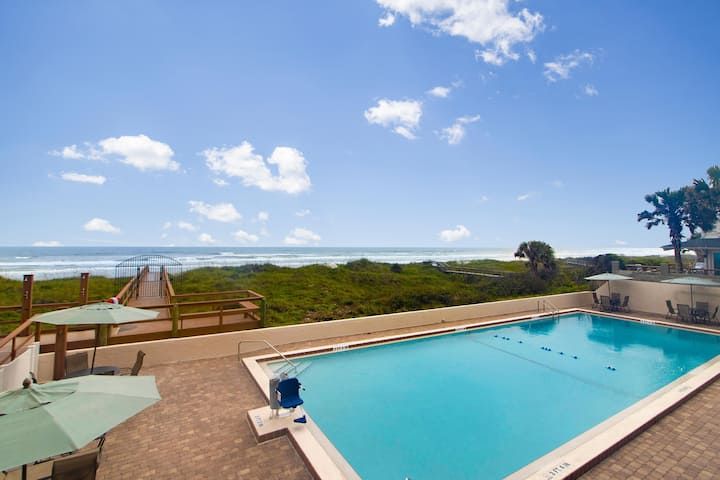 Wonderful Updated Oceanfront 1 Bedroom Condo! - Crescent Beach, FL