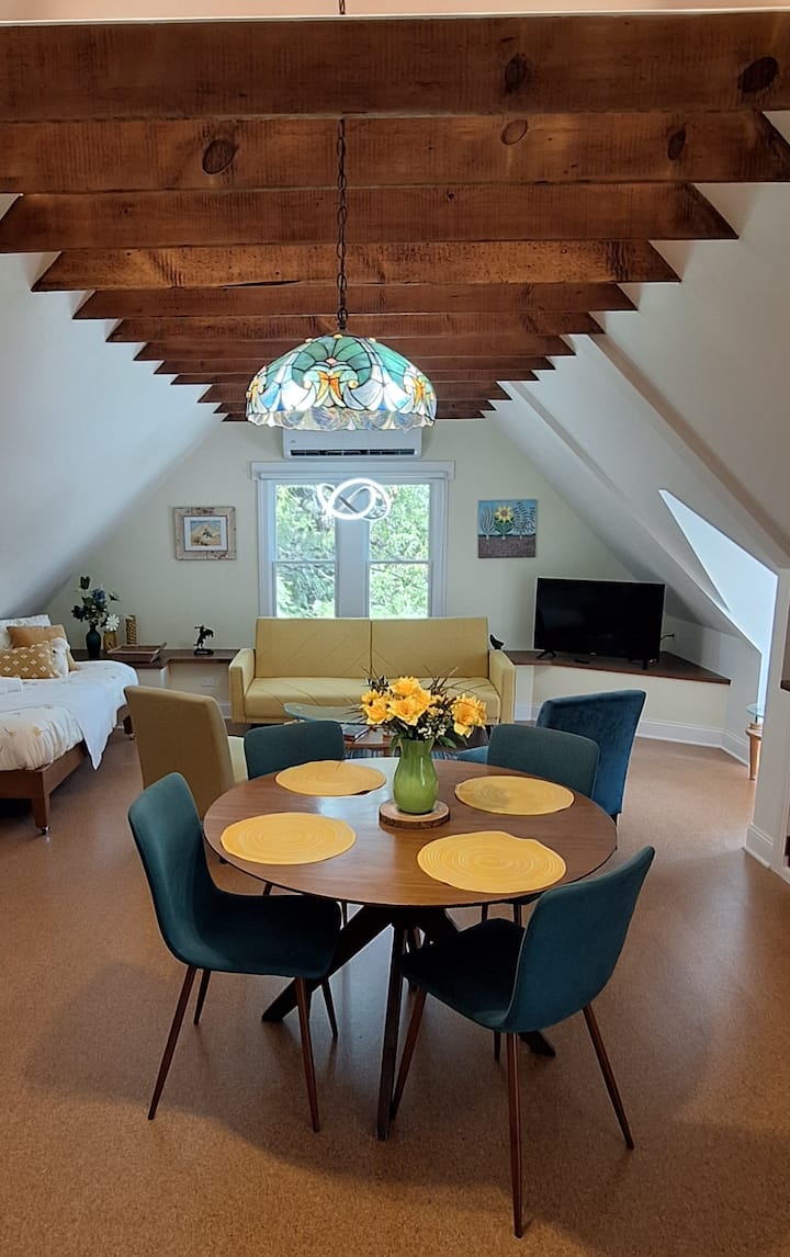 The Oak Park Loft, Including Garage - Oak Park, IL