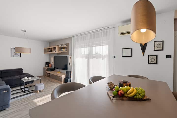 Apartment Noelle By The Sea In Poreč, Istria - Parenzo