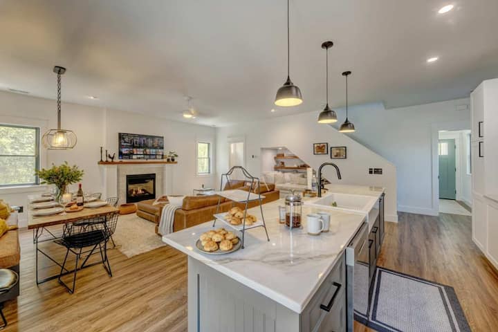 The Pearl |3 King Suites, Fire Pit +Bbq & Walkable - Sheridan, WY