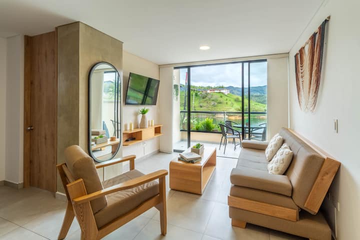 View & Lake Access | 5min To Town - Guatape