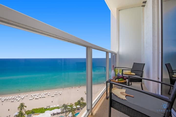 Studio In Luxurious Resort With Gym - Balcony - Sunny Isles Beach, FL