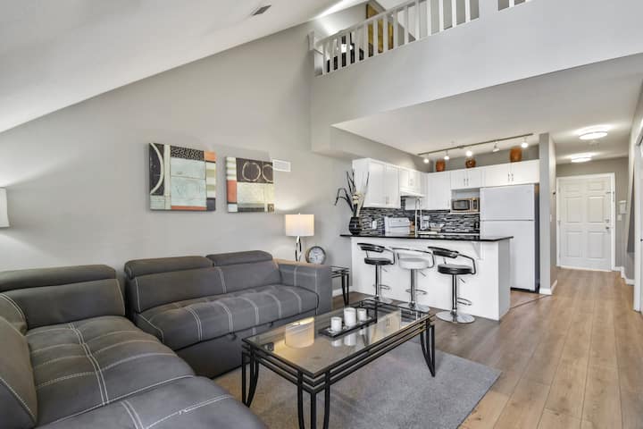 Executive Lofted Condo With Courtyard View - 314a - Kelowna