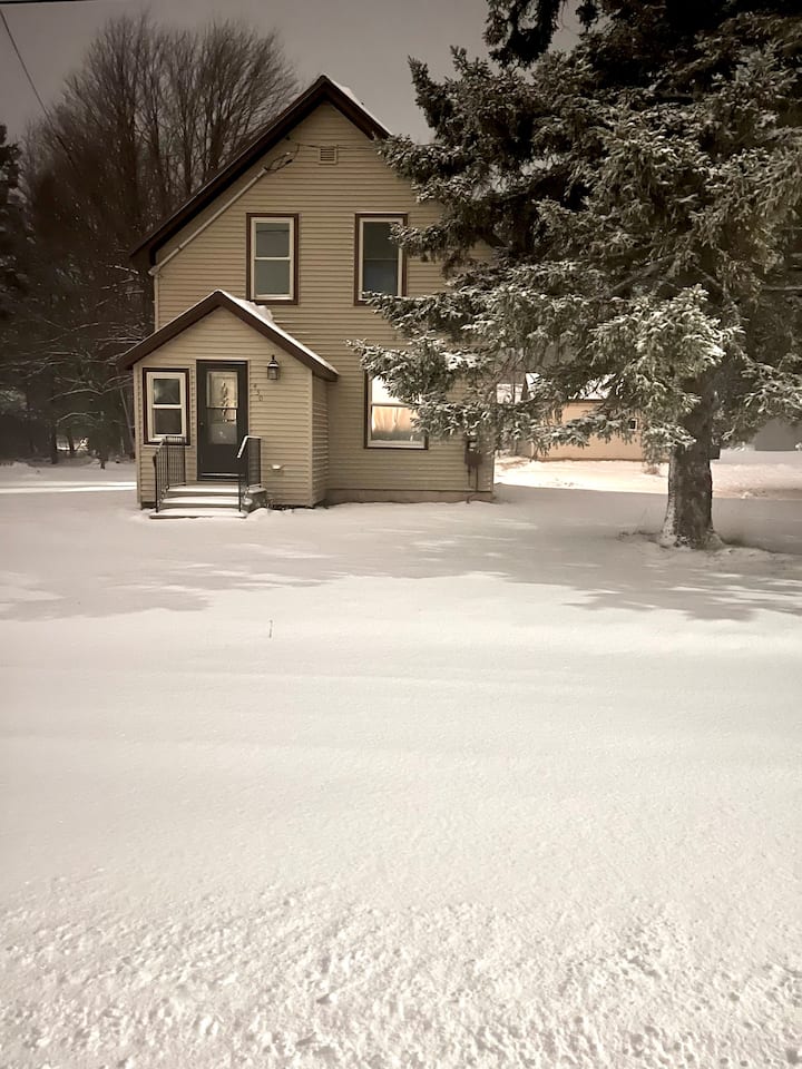Cozy Corner Home Dogs Welcome - Ironwood, MI
