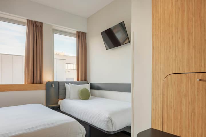 Triple Room At Maxhotel Schipol Airport - Aalsmeer