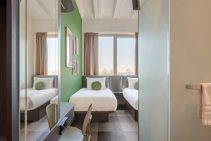 Twin Room In Close Proximity To The Airport - Aalsmeer