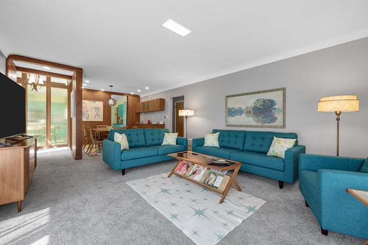 The Nifty Fifties Close To Downtown - Cedar Rapids, IA
