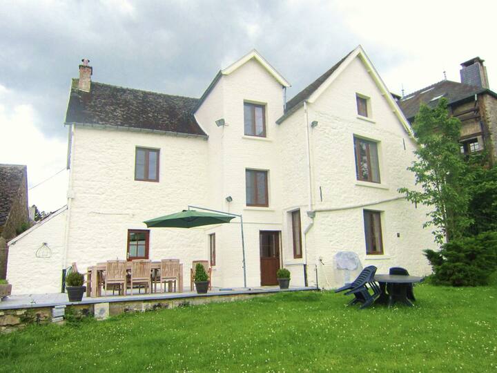 Luxurious Holiday Home With Garden In Gimnée - Philippeville