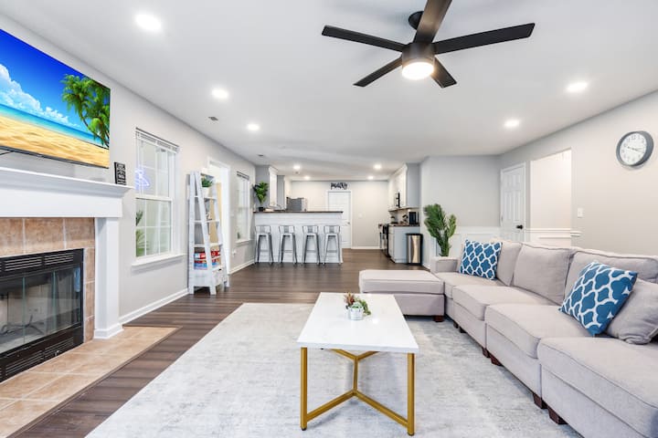 The Aire Bright 3200 Sq Feet 4 Bed 3 Bath Home - ハンツビル, AL