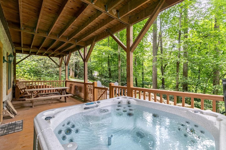 5 Bears Cabin - Hot Tub, Arcade Games, Pool Table - Boone