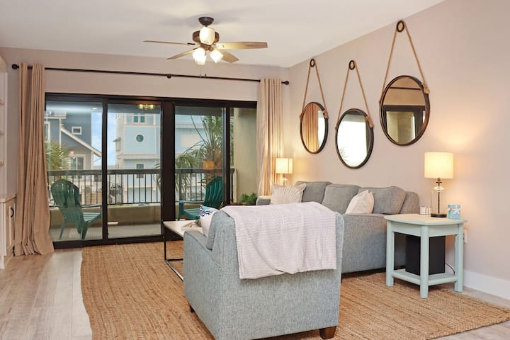 Modern Beach Condo,pool- Mermaid's Retreat - Mexico Beach, FL