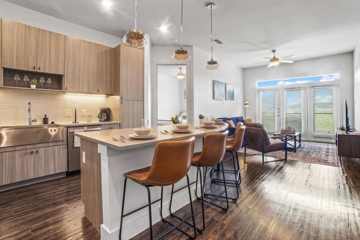 Grand New Condo|2bed, 2bath |Pool Access,golf Sim - Austin, TX