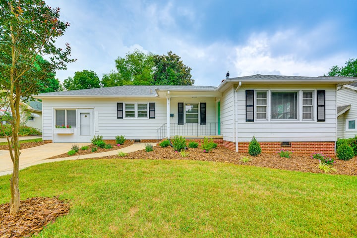 'Dogwood Cottage' W/ Fireplace: 1 Mi To University - High Point, NC