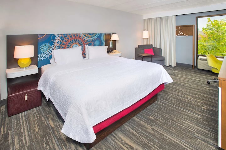 2 Comfy Units W/ Free Hot Breakfast + Parking! - Annapolis, MD