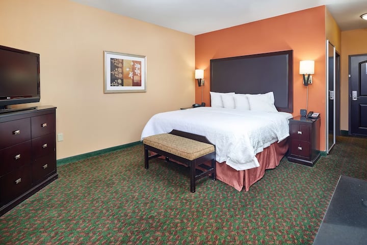 Relaxing Stay! Free Parking & Breakfast | 2 Units - Waco, TX