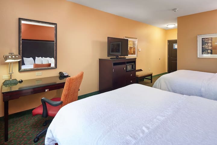Relaxing Stay, Just Off I-35, Parking | 2 Units! - Waco, TX