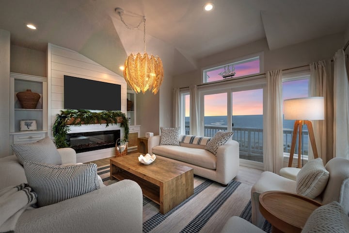 Oceanfront- Walk To Beach W/pool And Hot Tub - Carova Beach, North Carolina